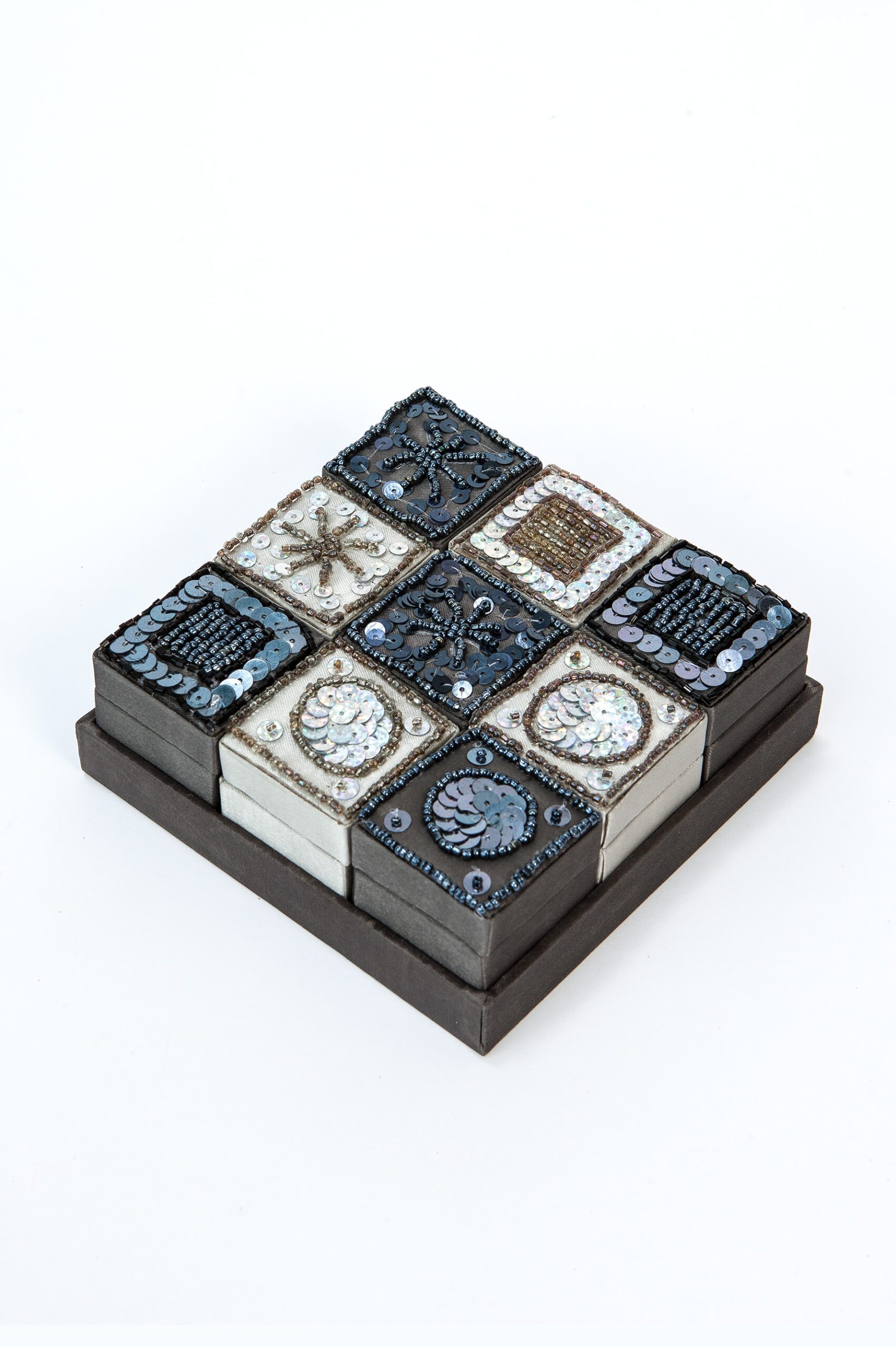 These mini trinket boxes are gorgeous and a great way to pack a small gift.